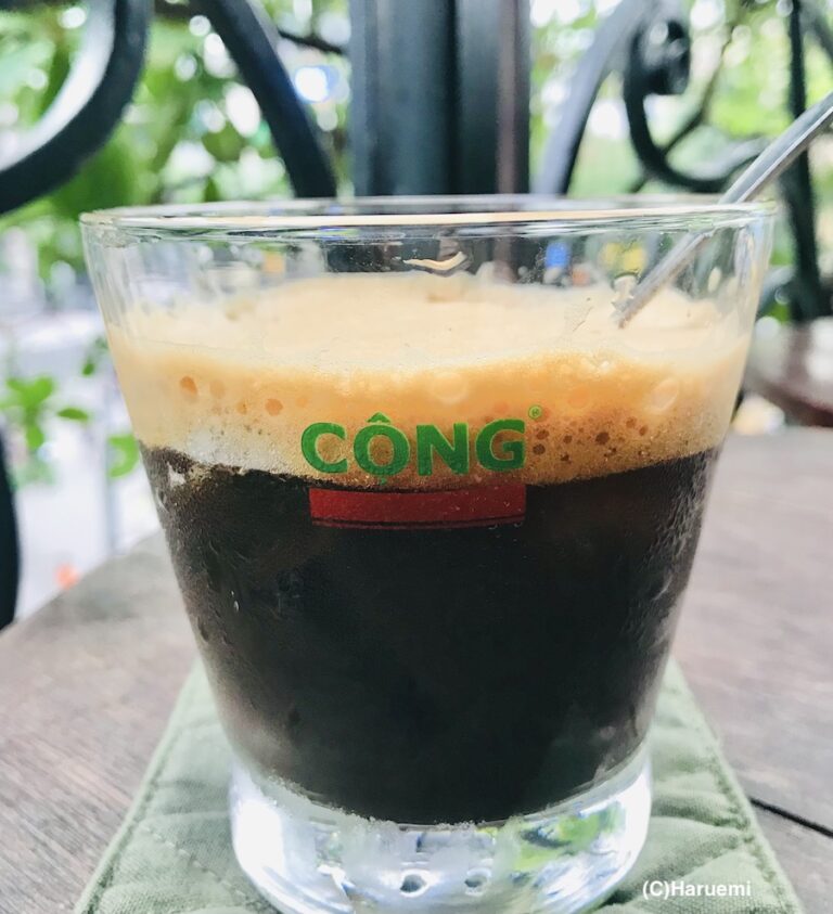【ハノイ旅】Cong Caphe(コンカフェ)｜大聖堂の鐘を特等席で味わうベトナムカフェの魅力 - HaruemiBlog